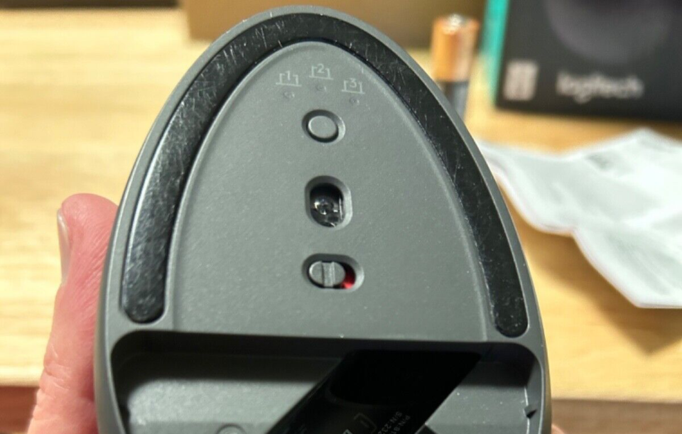 Logitech Lift Vertical Ergonomic Mouse, Bluetooth/Logi Bolt USB ...