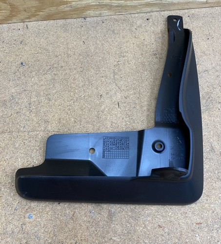 2018-2022 Toyota CAMRY SE & XSE FRONT MUDGUARD RIGHT PU060-03181-TF OEM ...