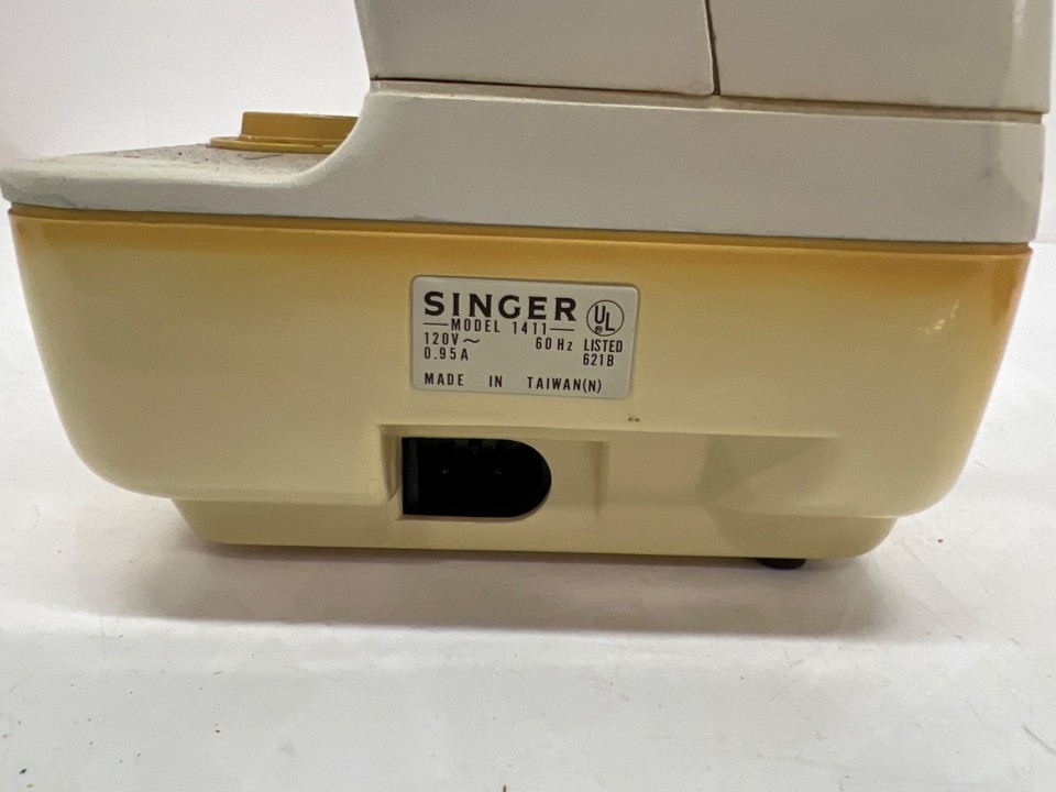 Vintage SINGER Model 1411 Sewing Machine w/ Pedal (Tested) | eBay