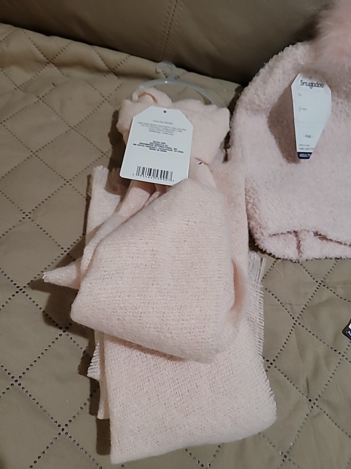 Snugadoo Adults Hat ,Gloves and Scarf Set Soft Cream Pink w/ Attached ...