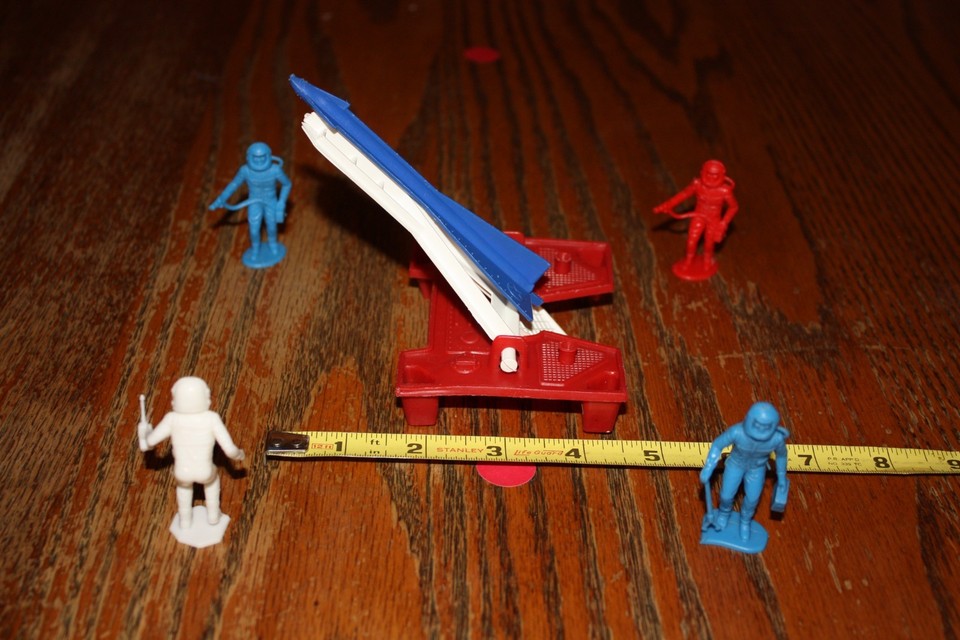 MPC Missiles to the Moon Red/White Delta Missile Launcher & Blue ...