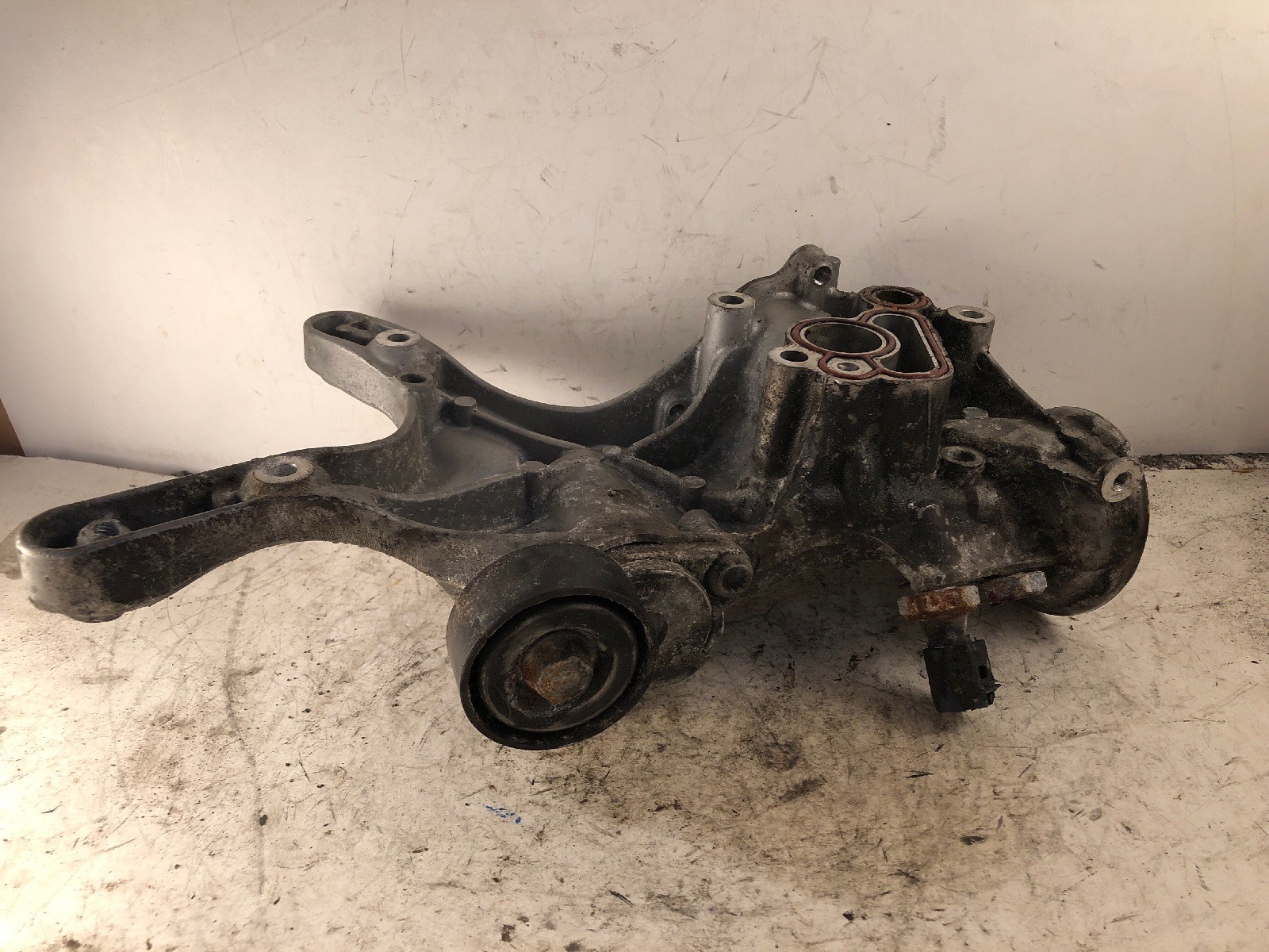 13-16 AUDI A4 A5 Oil Filter/ Alternator / AC Compressor Bracket ...