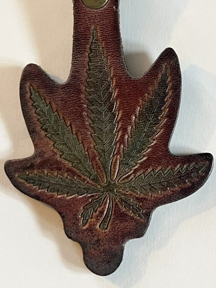 RARE 1960s ORIGINAL VINTAGE LEATHER MARIJUANA LEAF KEYCHAIN DAZED ...