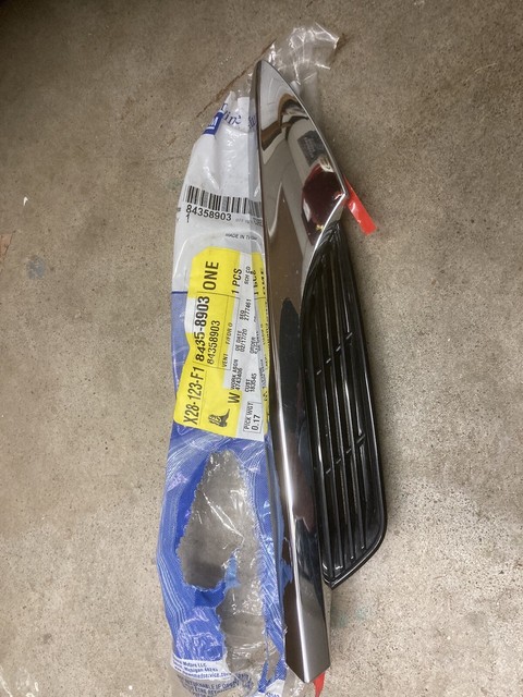 18 Buick Enclave Right Fender Molding 84358903 for sale online | eBay