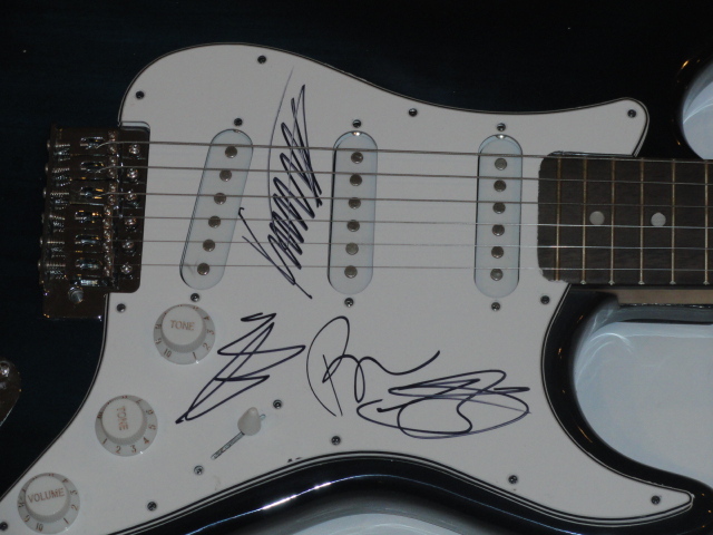 DELTA SPIRIT SIGNED BLACK ELECTRIC GUITAR MATTHEW VAZQUEZ 4X ...