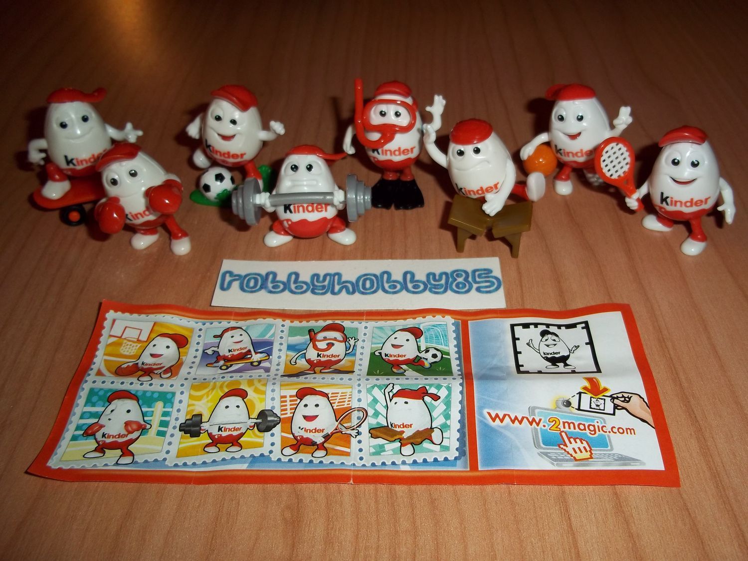 KINDERINO SPORT COMPLETE SET 8 FIGURES WITH PAPERS KINDER SURPRISE EGG ...