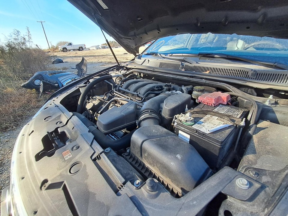 Used Front Upper Center Console fits: 2016 Ford Taurus roof w/o police ...