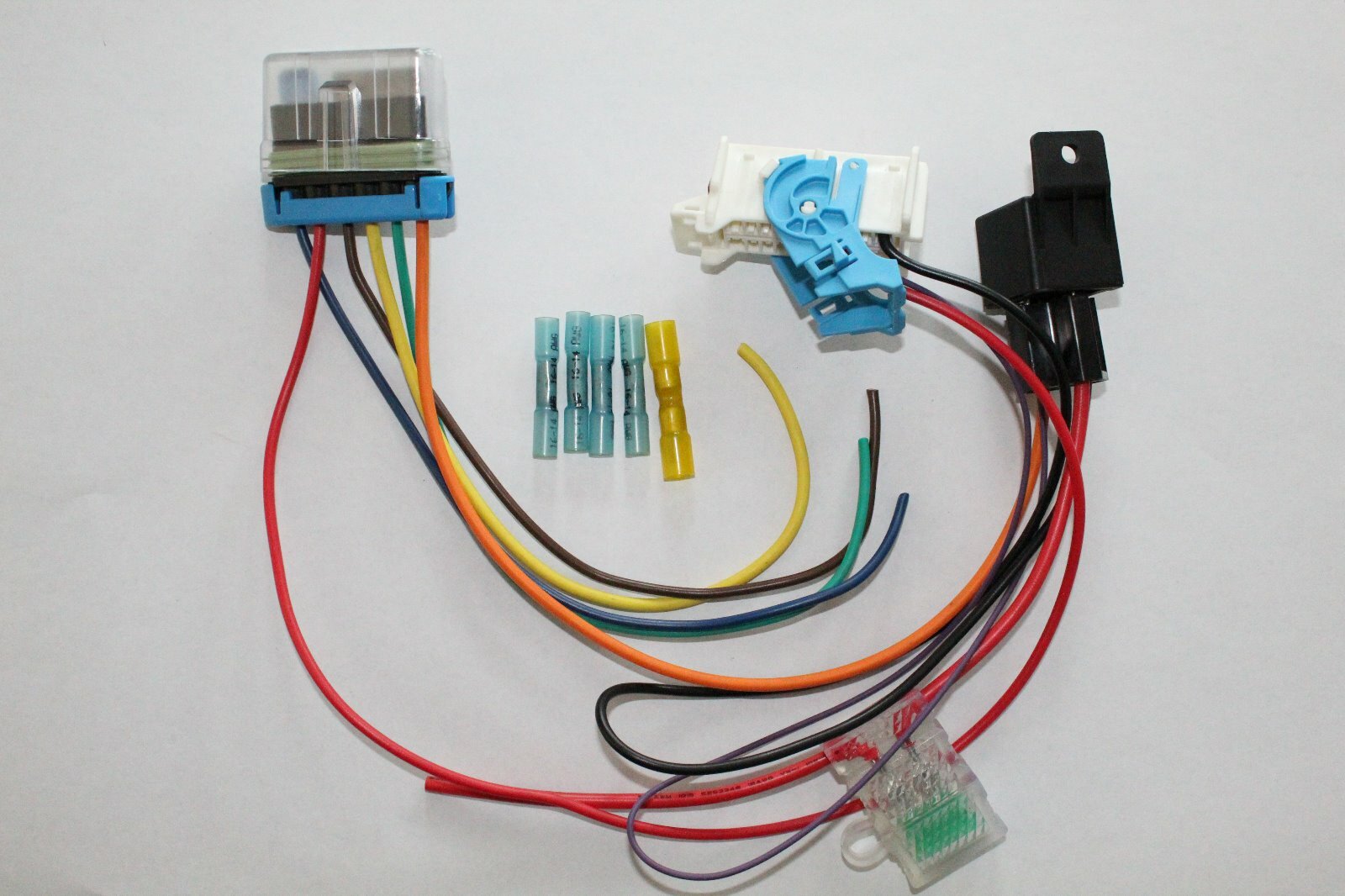 2014-on GM 19328970 Upfitter plug for accessory wiring without upfitter ...