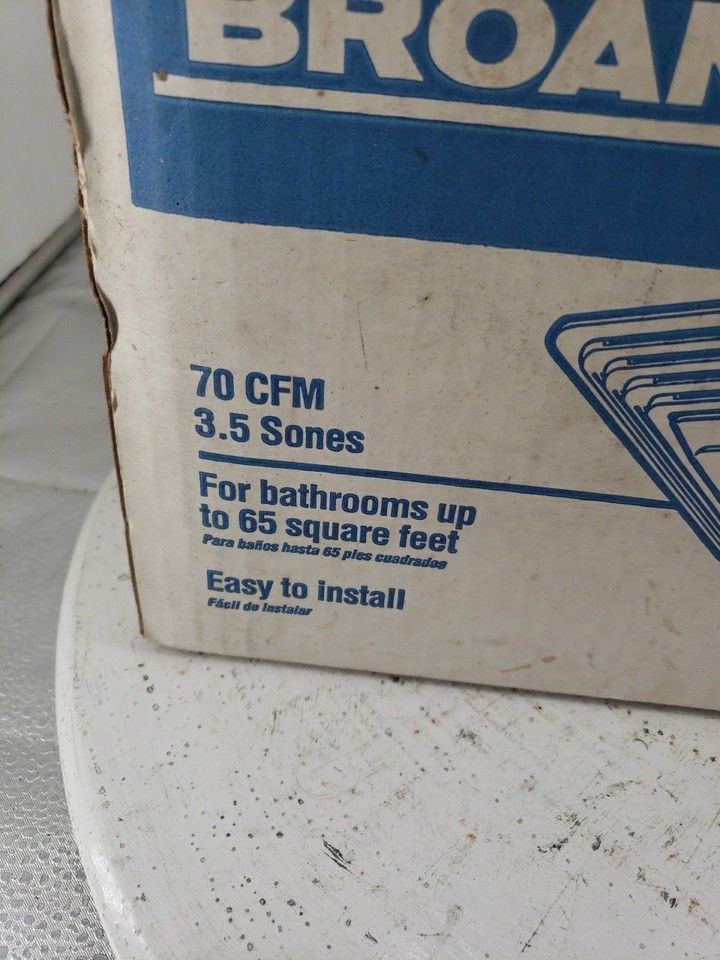 BROAN MODEL 679 VENTILATION FAN WITH LIGHT New IN OPEN BOX | eBay