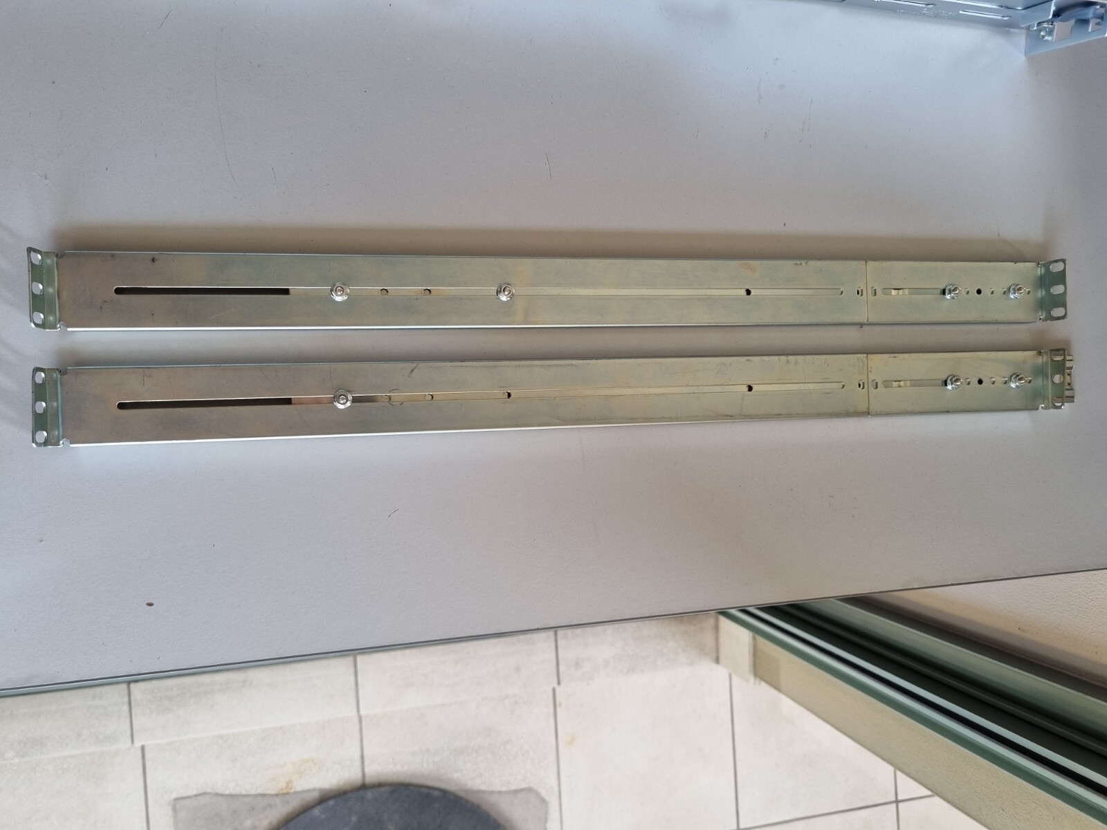 King Slide Server Rails **OUTER RAILS ONLY** US6851773 US6860575 ...