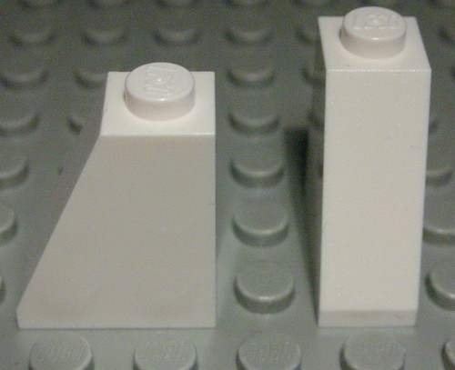 LEGO Stone Slanted Positive 1x2x2 White 2 Piece (992) | eBay