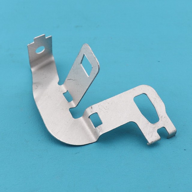 NEW For Mercedes 17-18 E400 Splash Shield Front Shield Bracket Left ...