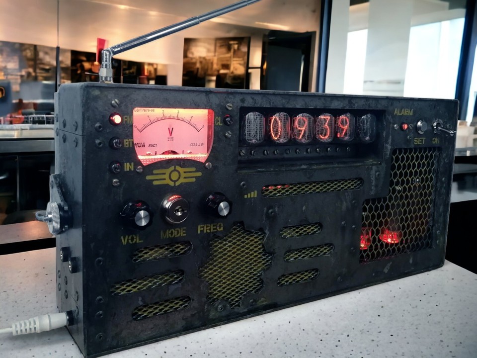 Nixie tube clock radio with Bluetooth, AUX, FM radio, Alarm, in ...