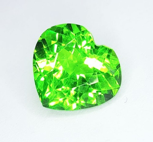 Loose Certified Gemstone Natural Peridot 17-19 Ct Heart Shape peridot ...
