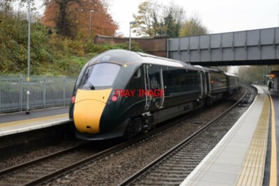 PHOTO CLASS 800 5-CAR MU NO 800 005 OF GWR PASSING KEYNSHAM ON THE 0930 ...