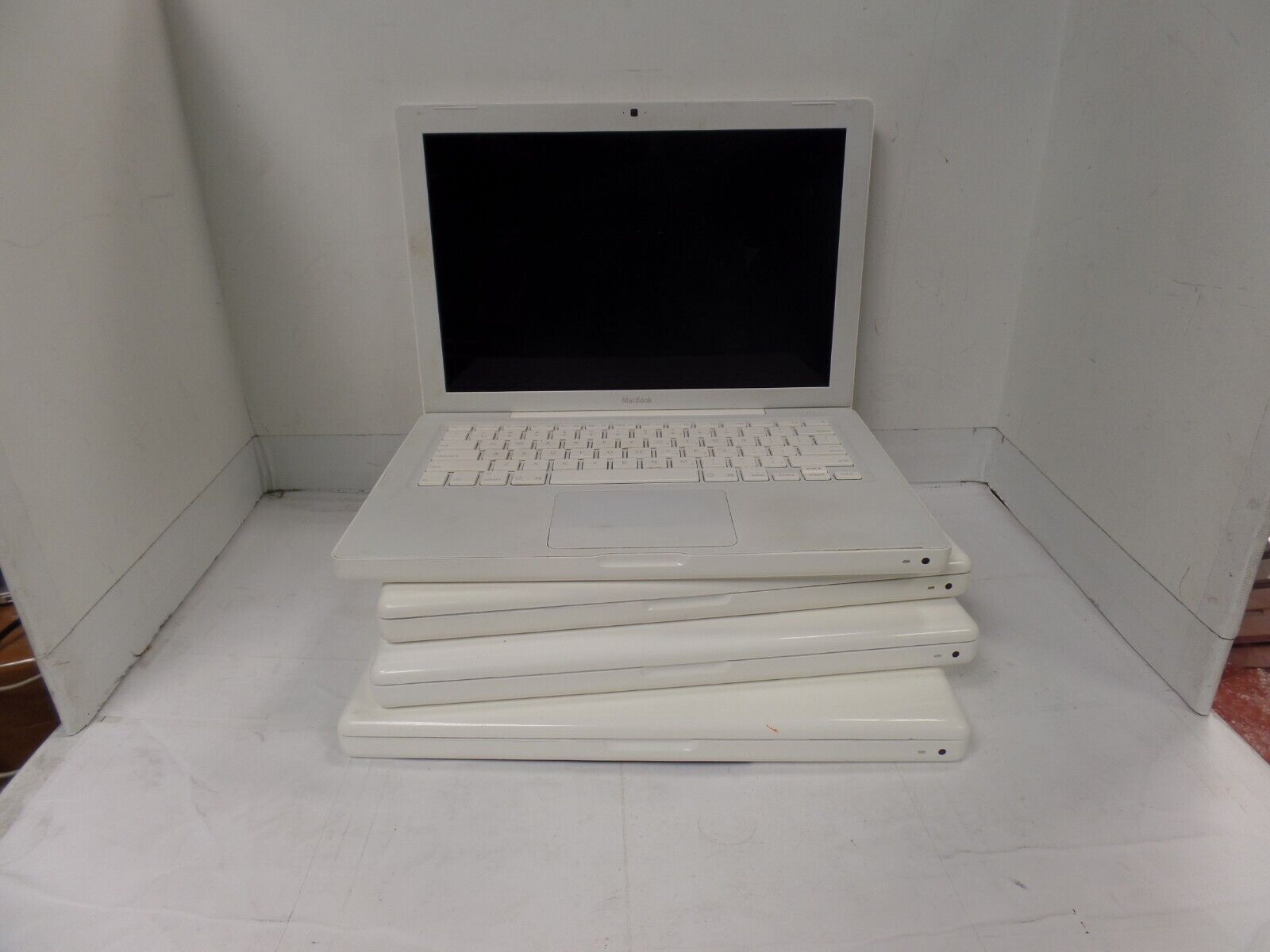 13" Apple MacBook 2006-2007 A1181 C2D 2GB White OSX Lion 10.7 Office 11 ...