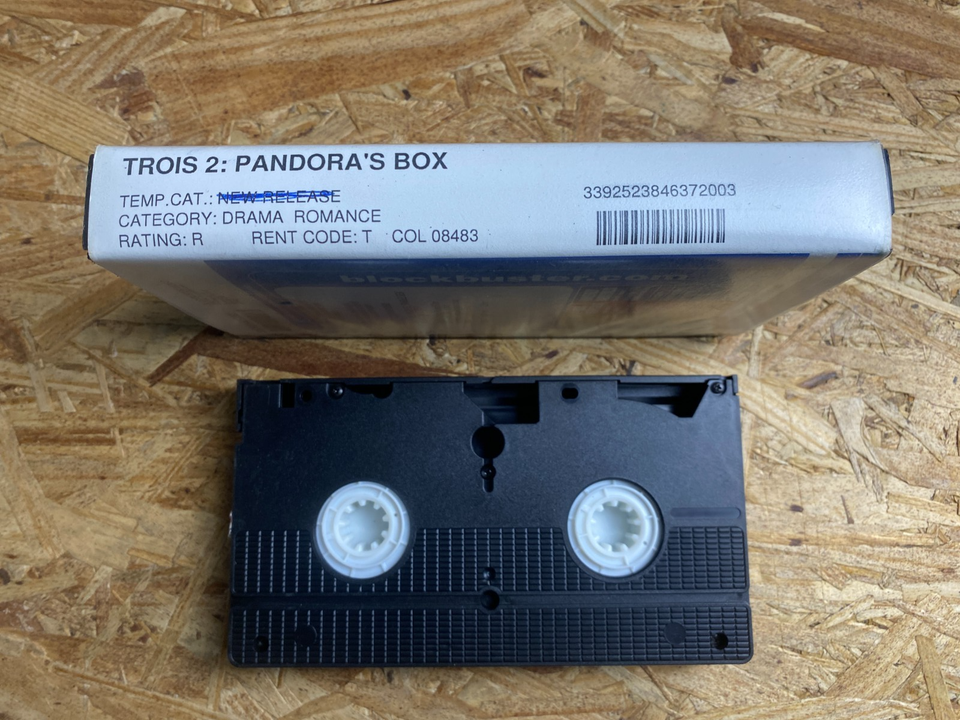 Blockbuster Video VHS Clamshell Case & VHS, Trois 2 Pandora's Box ...