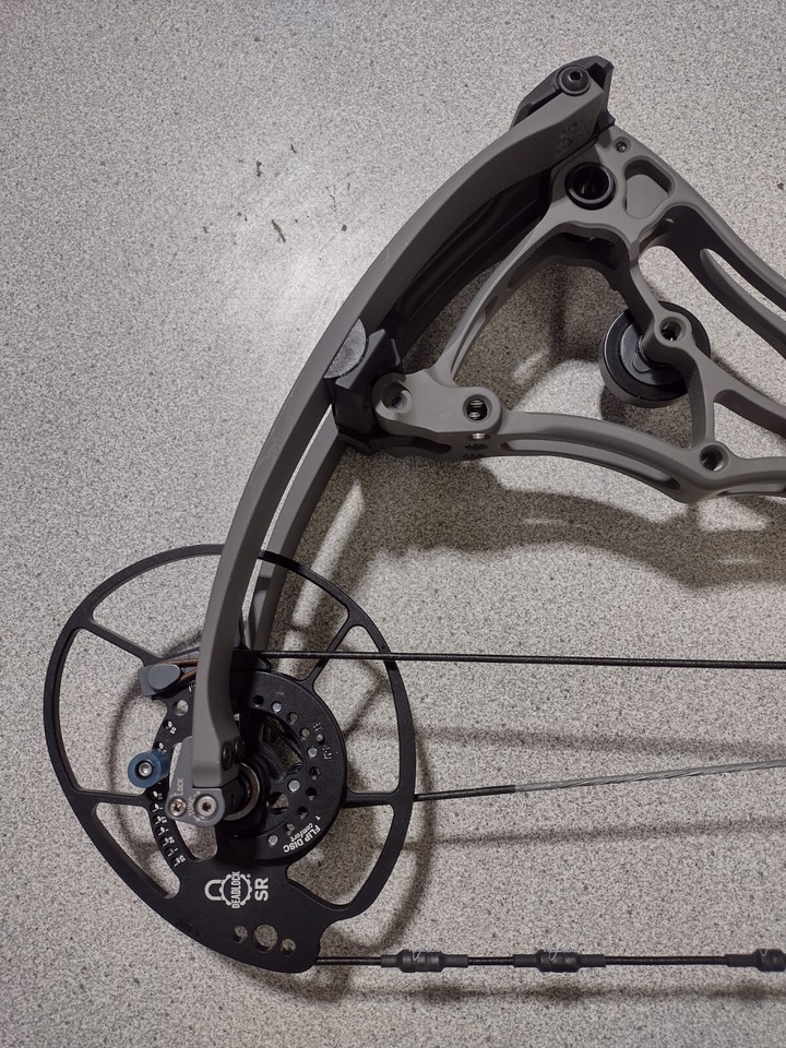 BOWTECH CORE SR COMPOUND BOW...RIGHT HAND... DARK SLATE | eBay