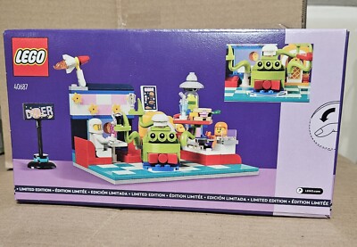 LEGO 40687 Alien Space Diner | eBay