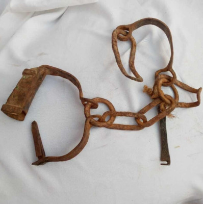 ANTIQUE JAIL RESTRAINTS PRISON PRISONER LEGCUFFS SHACKLES LEG IRONS ...