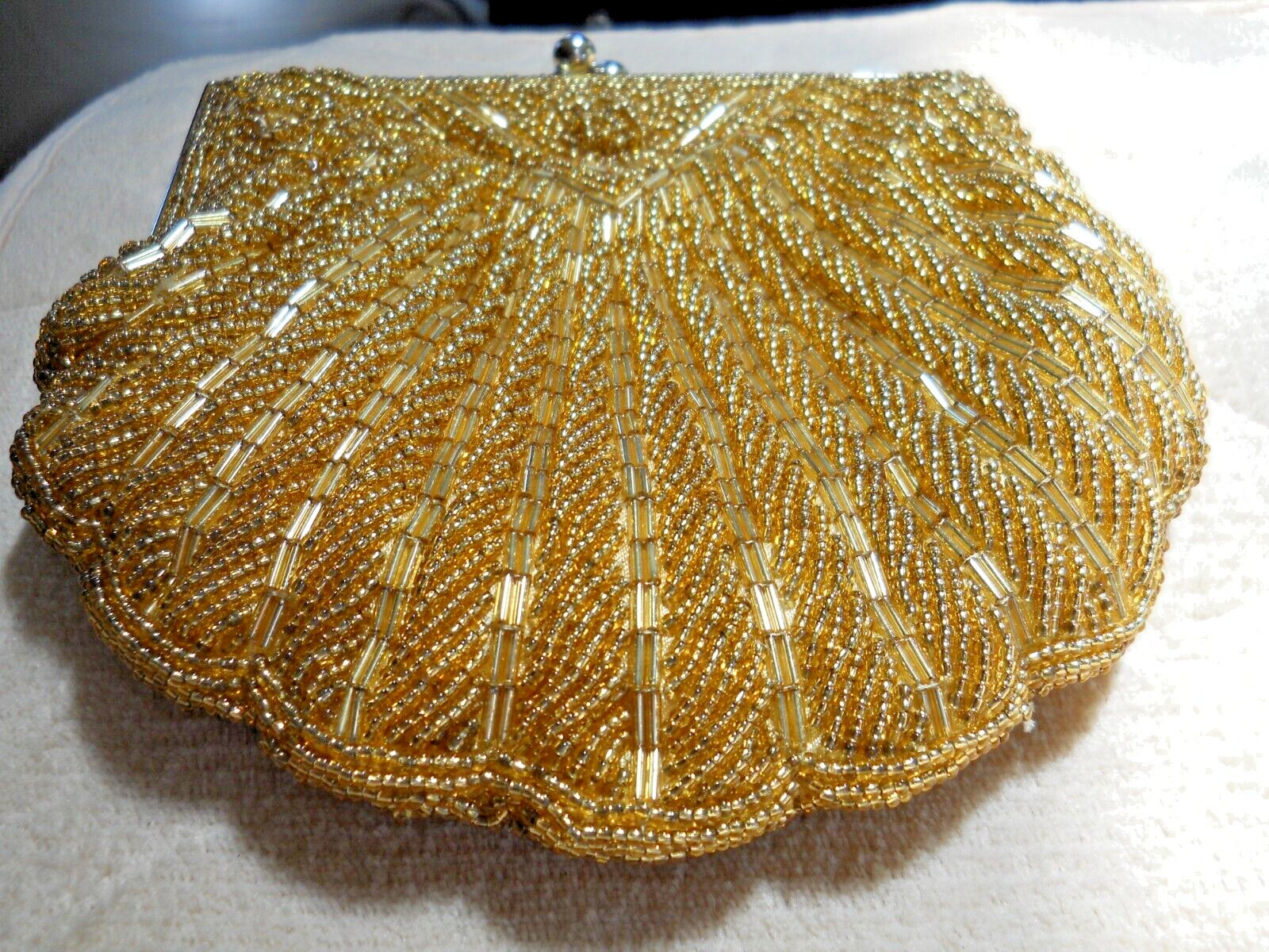 1950'S GOLD GLASS SEED BEADED CLAM SHELL PURSE CLUTCH… - Gem