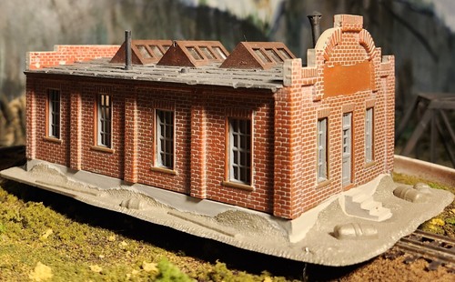Vintage Built up HO Scale Building placed perfectly trackside or mid ...