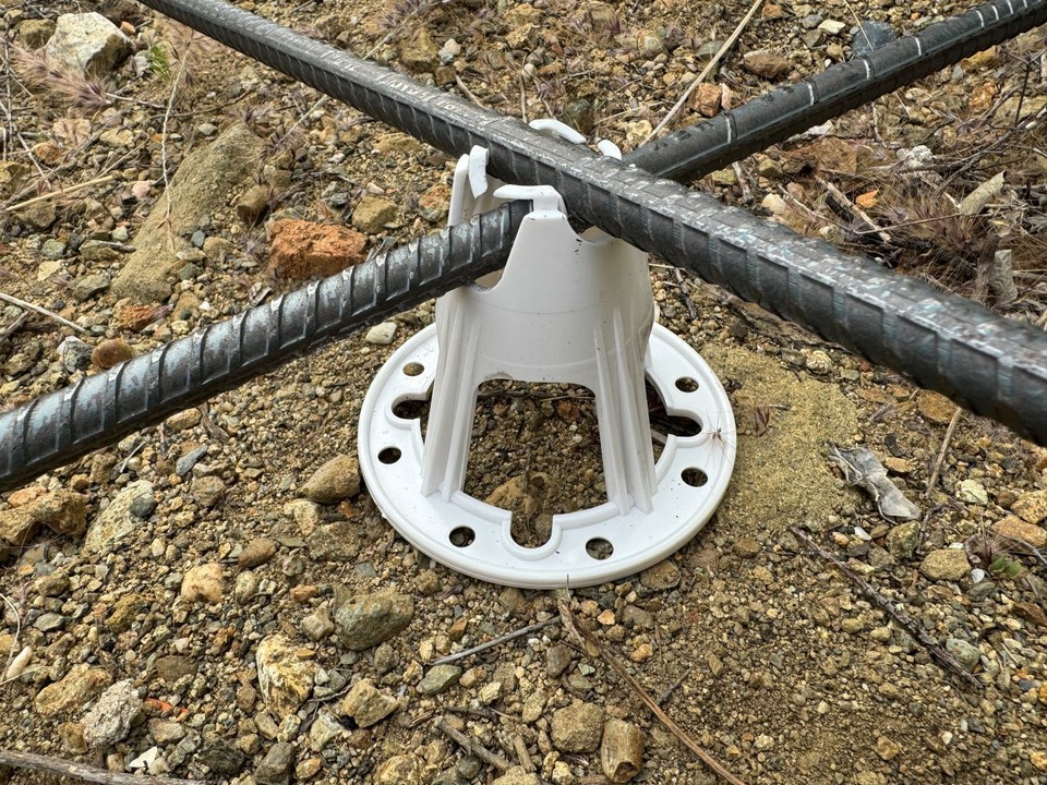 Sandbaggy Plastic Rebar Chairs - Elevates Rebar 2.5" or 3" - Rebar #3 ...