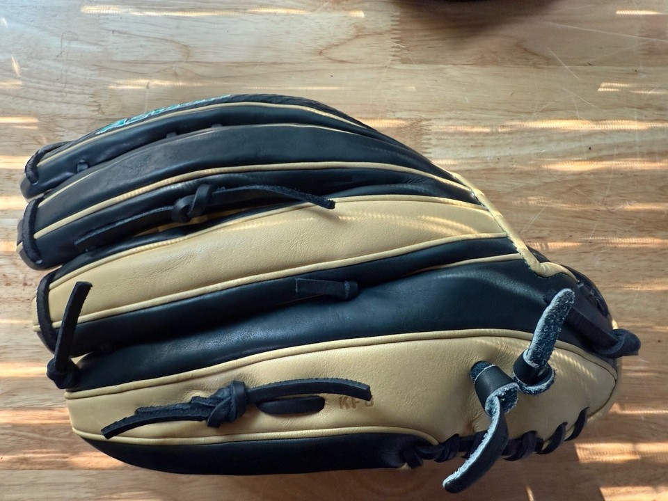 PRE-OWNED Wilson A2000 JR44 Julio Rodriguez Outfield Glove 12.75" RHT ...