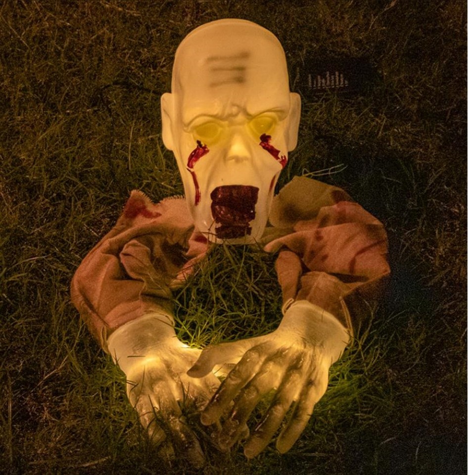 Halloween Yard Decoration Skeleton Zombie Stakes with Light Haunted ...
