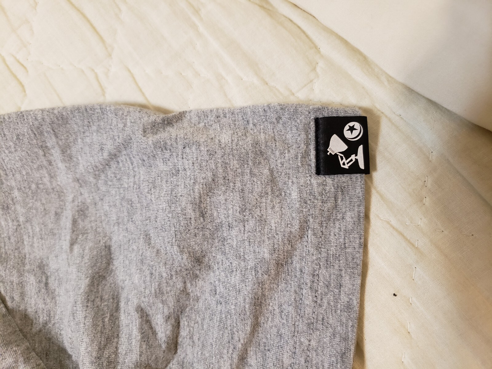 UNIQLO PIXAR Finding Nemo Men's Gray T-shirt Disney … - Gem