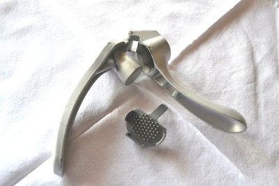 Pampered Chef "The Best!" GARLIC PRESS - Mince w/o Peeling - Clean w/o ...
