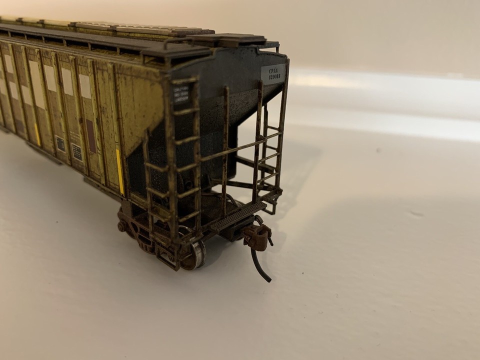 Custom Weathered Intermoutain Covered Hopper CP Canadian Pacific Mellow ...