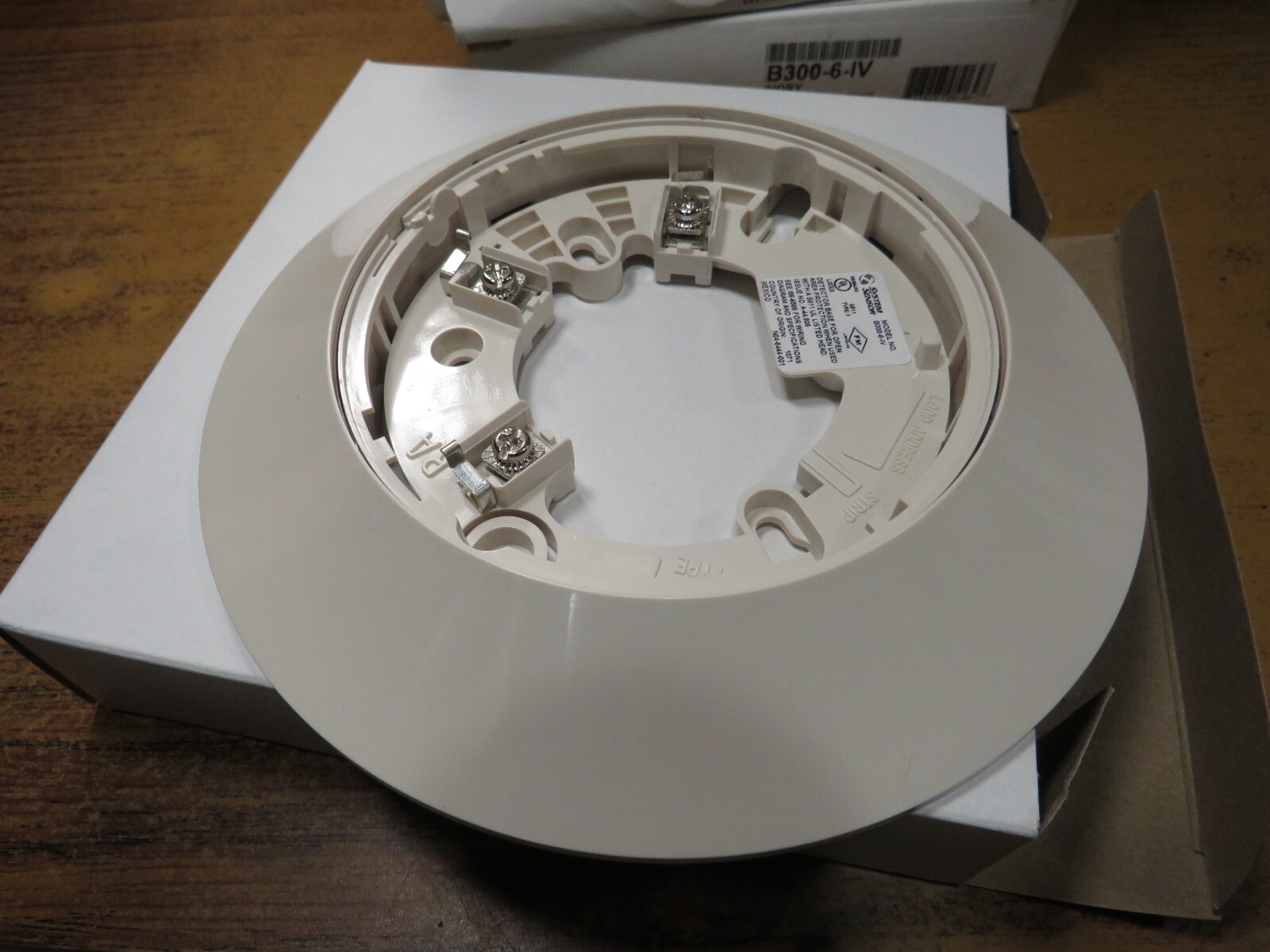 Notifier B300-6-IV - 6 Base Low-Profile Standard Flanged - Ivory | eBay