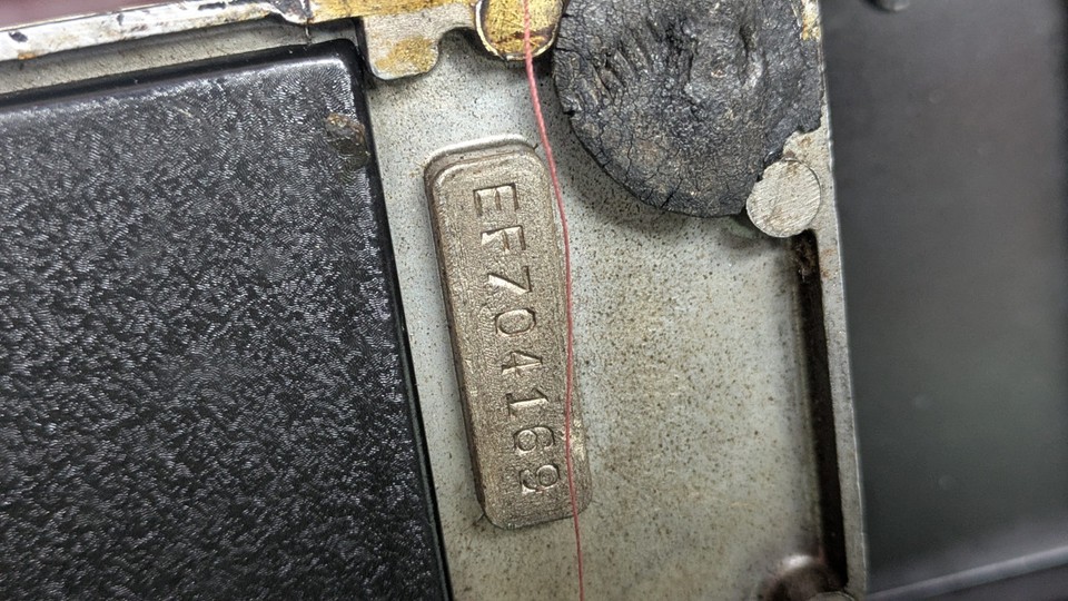 Singer 221K Featherlight Sewing Machine + Case, Key, Accessories ...