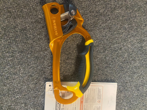 Petzl Ascender -Ergonomic Handled Rope Ascender for Climbing Right Hand ...