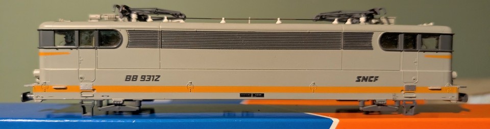 ROCO HO French SNCF BB9312 plastic body Breton Grey and Orange | eBay