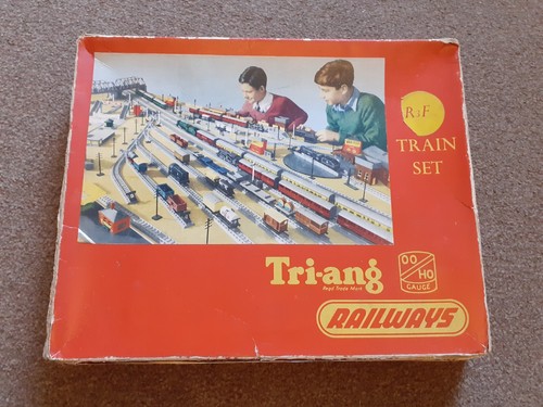 Triang railways 00 gauge R3F train set in box carriage battery ...