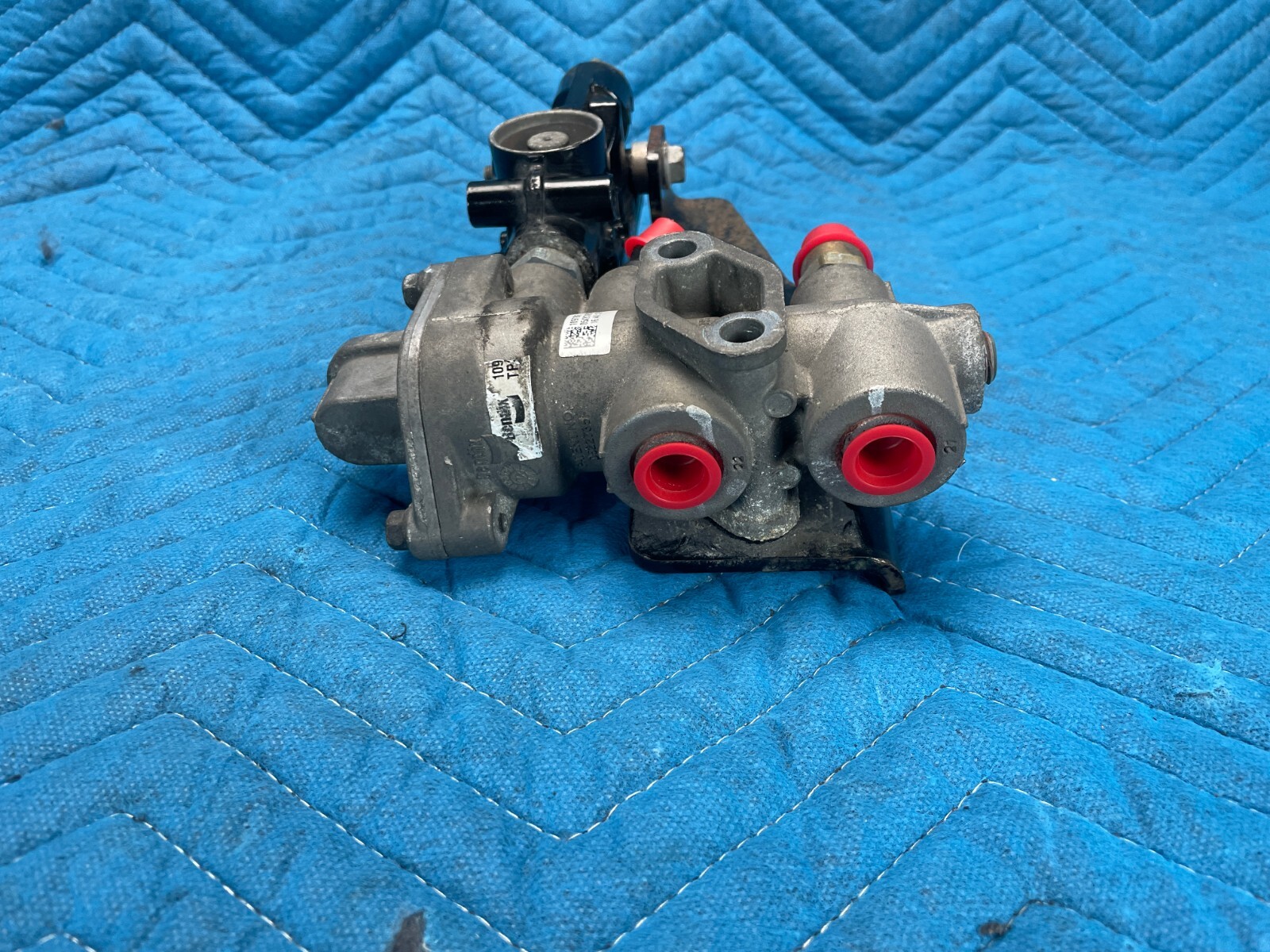 Freightliner Cascadia 126 Traction Protection Valve w/ABS Modulator ...