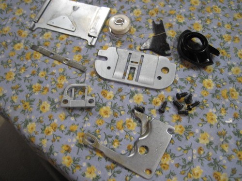 Singer 7106 Sewing Machine Parts Needle Plate Bobbin Cover Feeddog Case ...