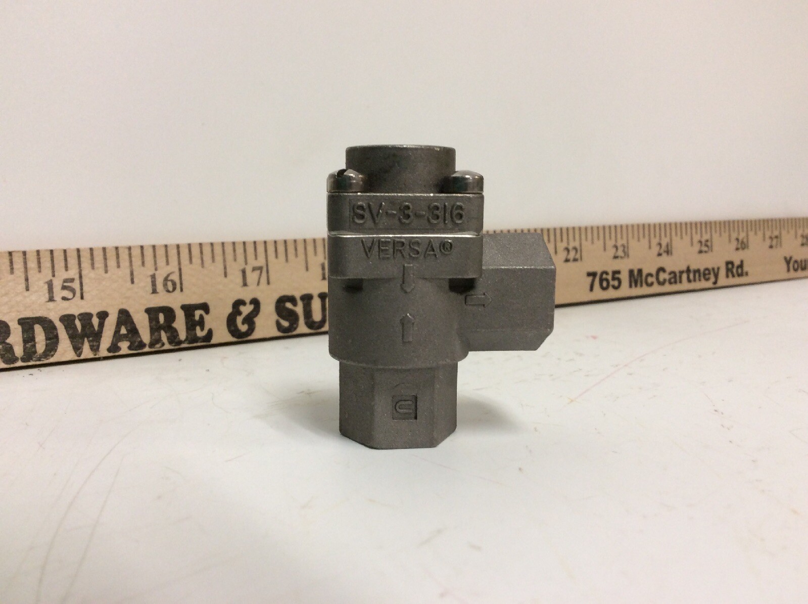 VERSA SV-3-316 Shuttle Valve 1/4 FIP VERSA Prod Company NEW SURPLUS NO ...