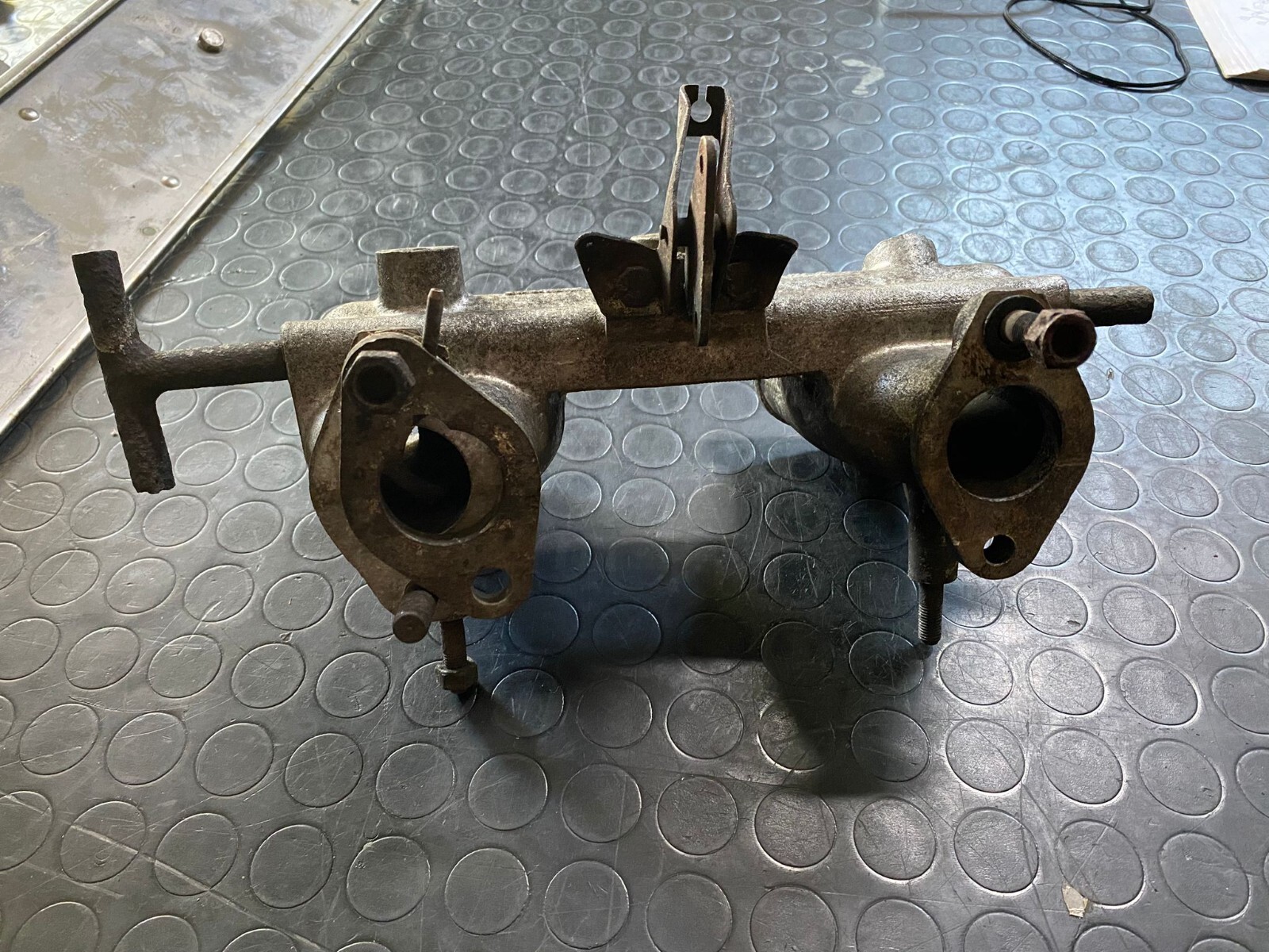 TRIUMPH SPITFIRE 1500 INTAKE MANIFOLD | eBay