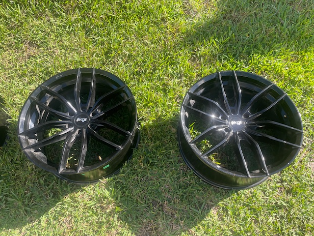 Niche M209 Vosso Gloss Black 4 Wheels combined: 22x9.5, 6x139.7/6x5.5 ...