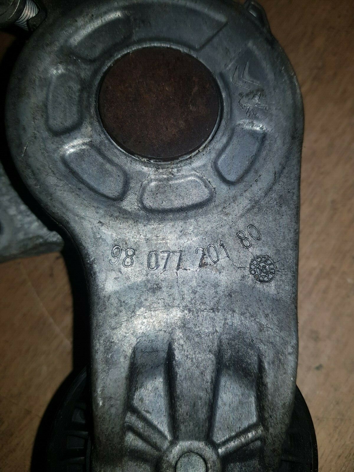 2017 Peugeot 2008 1.6 Diesel 9807720180 Auxiliary Belt Tensioner for ...