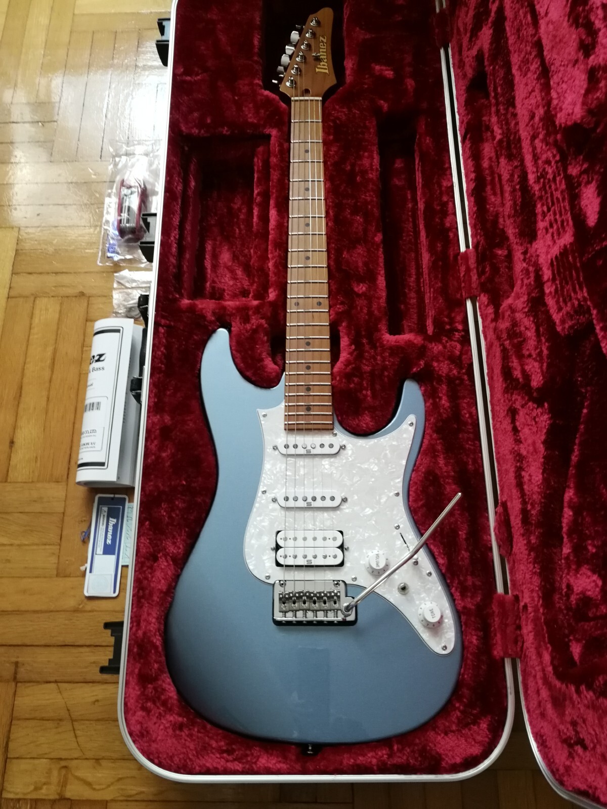 IBANEZ AZ2204 ICM (Ice Blue Metallic) - chitarra elettrica condiz. pari ...
