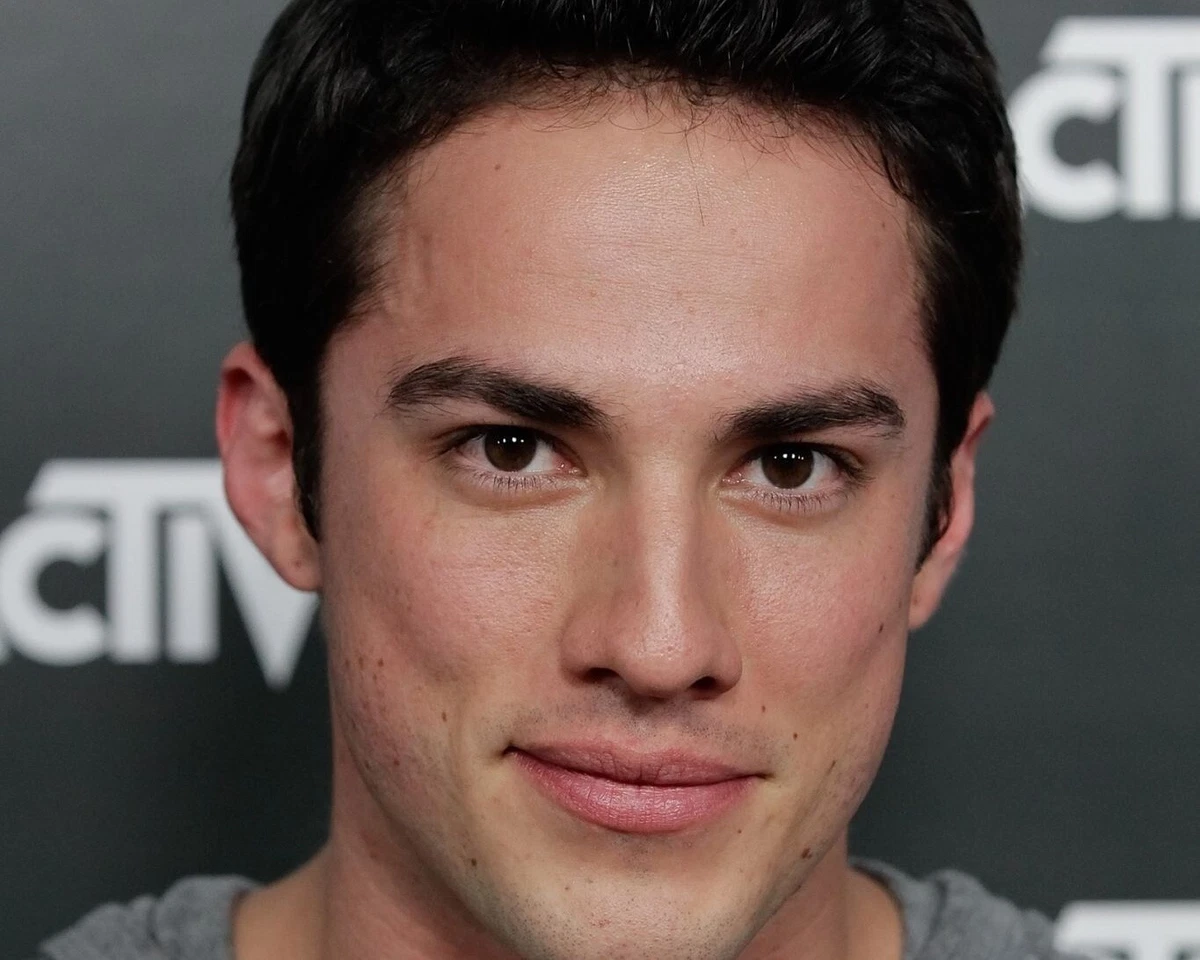 Michael Trevino Model