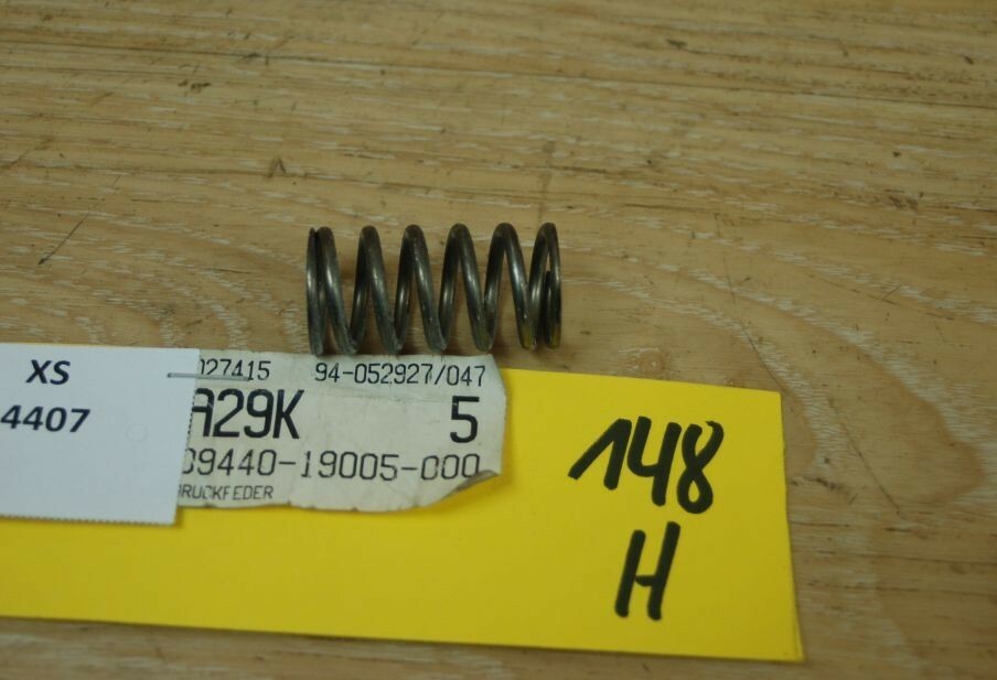 Suzuki T250 GT250 Spring 09440-19005 Genuine NEU NOS xs4407 | eBay