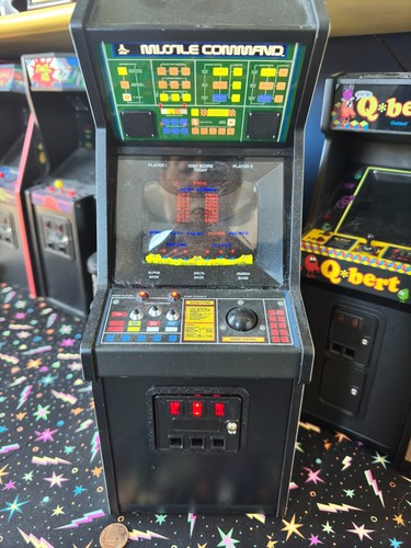 Replicade/New Wave Toys - "Missile Command" - 1/6 Scale Arcade Machine ...