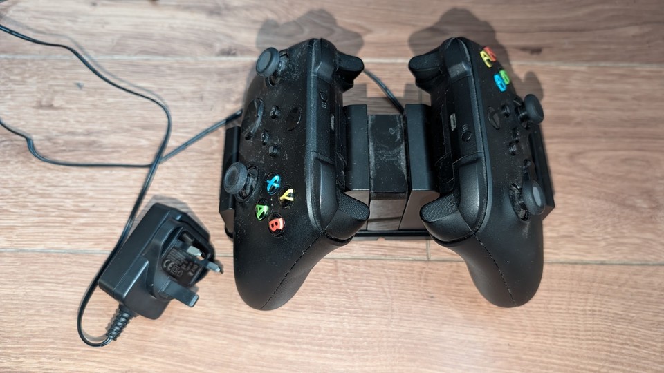 Xbox Series X 1TB + GTA 5, 2 Controllers + 2 Controller Charging Unit ...