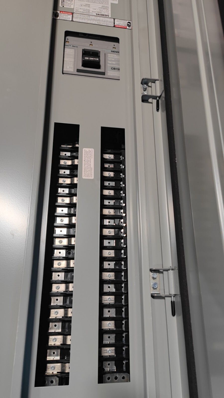 SIEMENS 400 AMP PANELBOARD 240V 120V with USED MAIN 1PH/3W 42Sp SINGLE ...