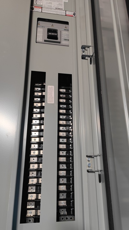 SIEMENS 400 AMP PANELBOARD 240V 120V with USED MAIN 1PH/3W 42Sp SINGLE ...